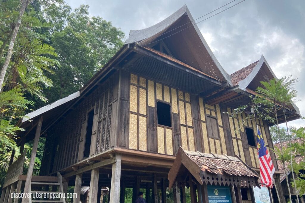 Rumah Tradisional Terengganu: Warisan Seni Bina Melayu » Discovery ...